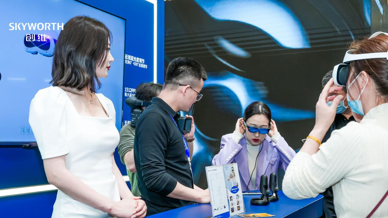 AWE 2023：创维XR颠覆性技术创新，开启终端轻薄化时代_VR陀螺