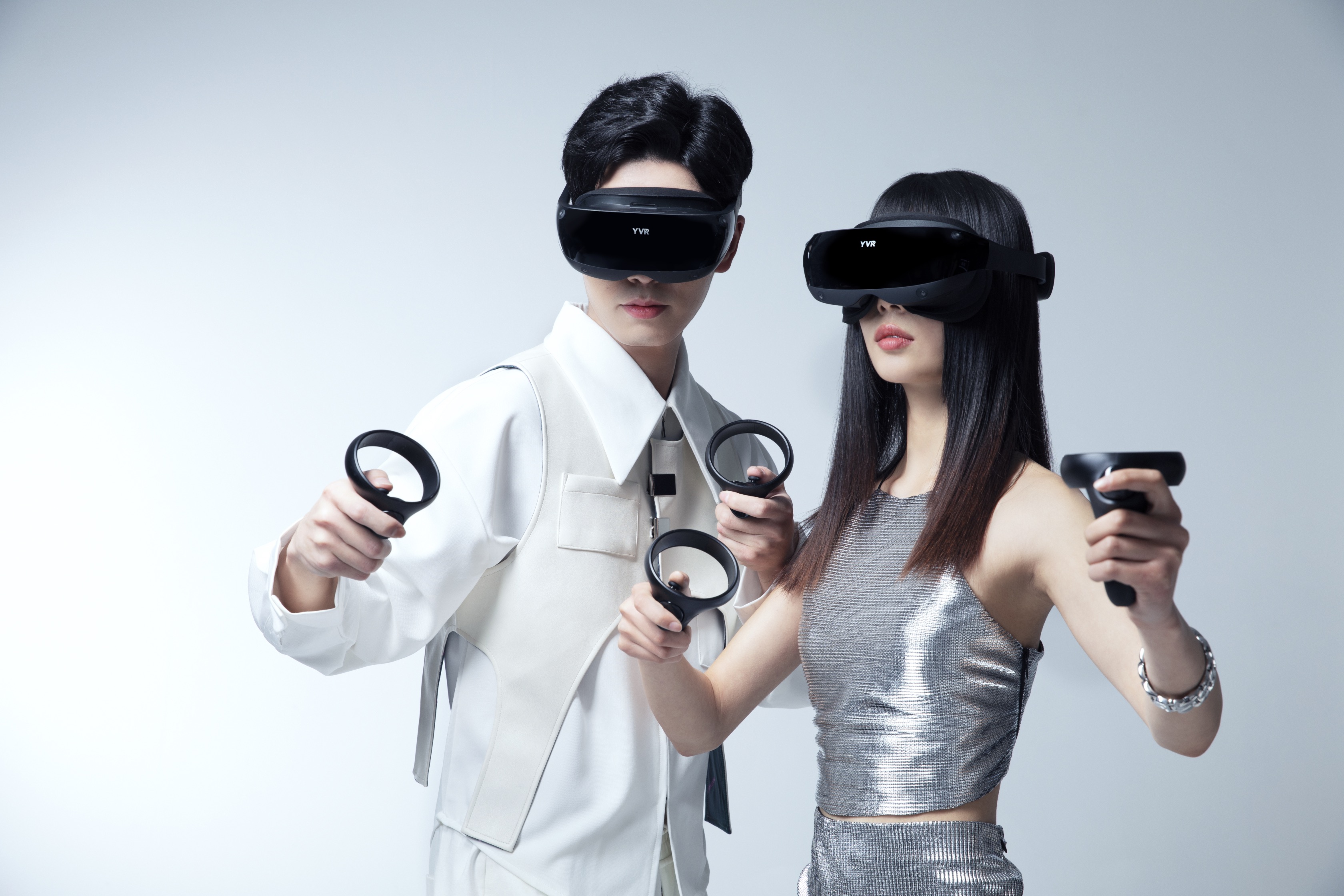 用手触摸未来，玩出梦想YVR品牌携自研手势识别技术亮相WAIC 2023_VR陀螺