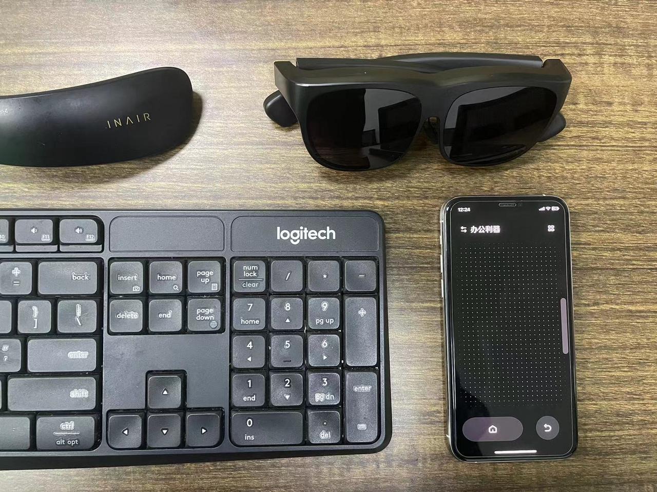 AI赋能的AR办公最优解决方案？INAIR Pro上手体验_VR陀螺