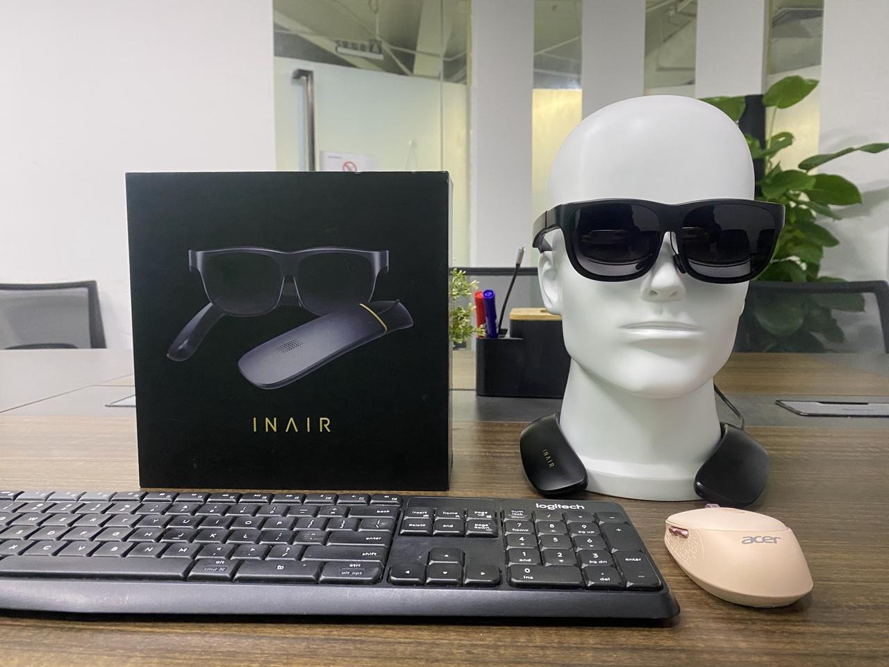 AI赋能的AR办公最优解决方案？INAIR Pro上手体验_VR陀螺