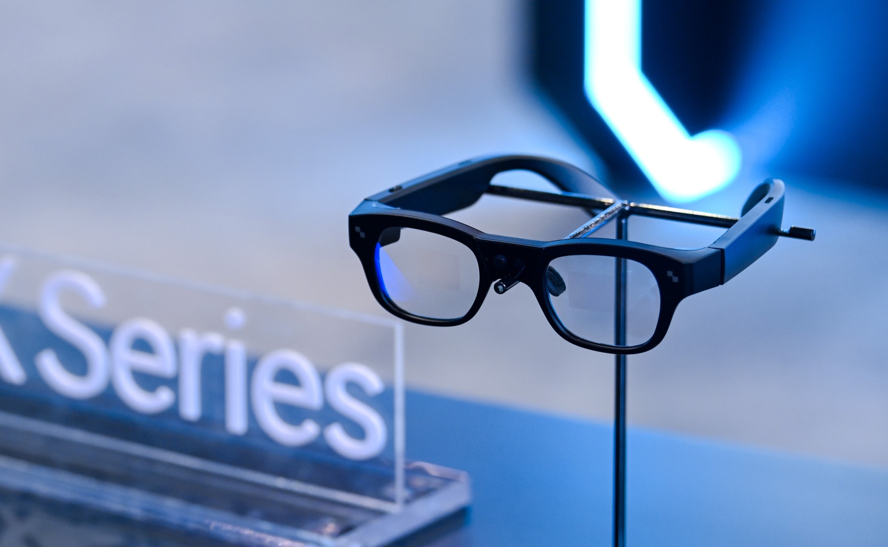 【CES2025】AI眼镜成CES大热门，雷鸟X3 Pro、V3惊艳亮相引关注_VR陀螺