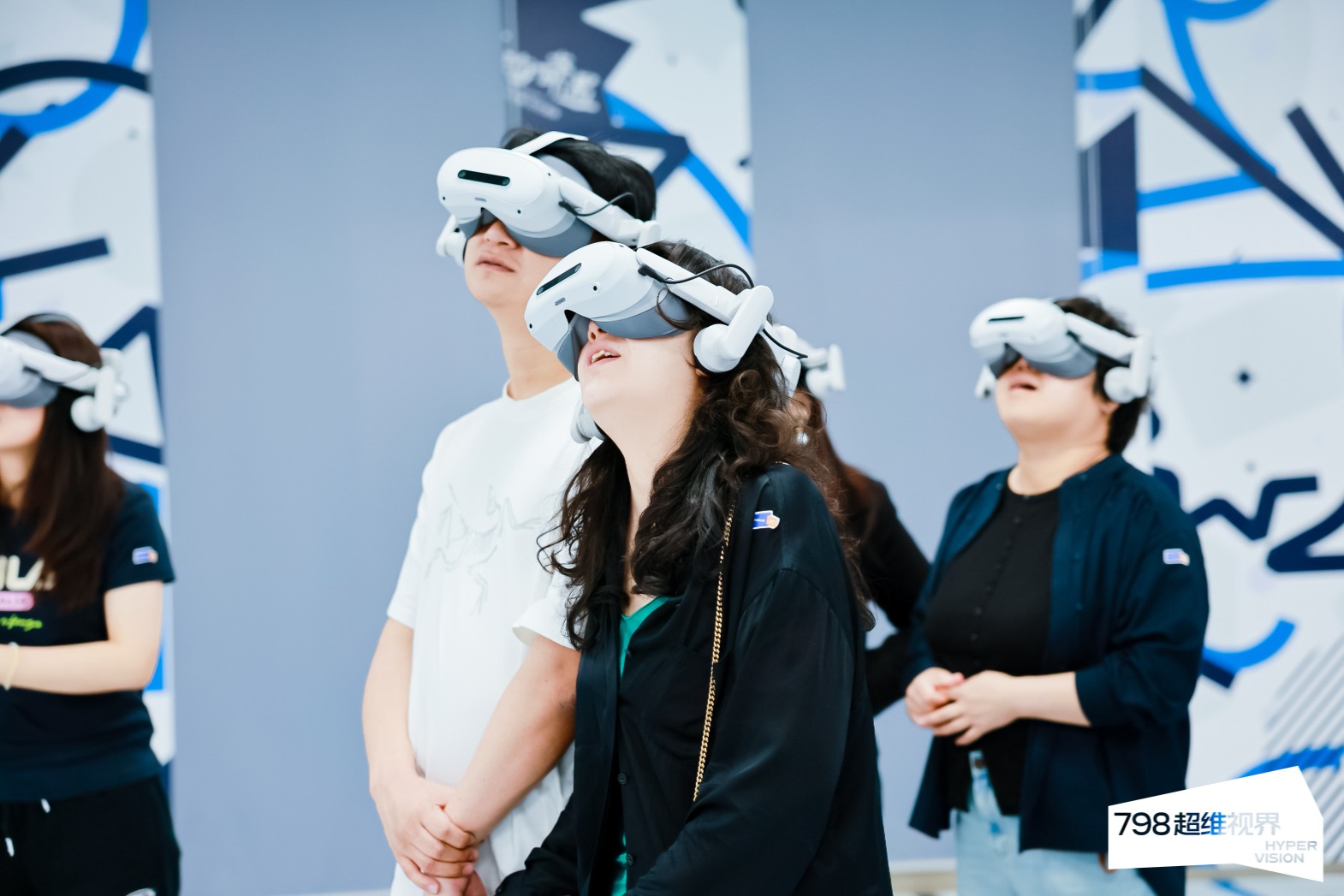 3500平米超大VR院线开业，VR电影迈出落地第一步_VR陀螺