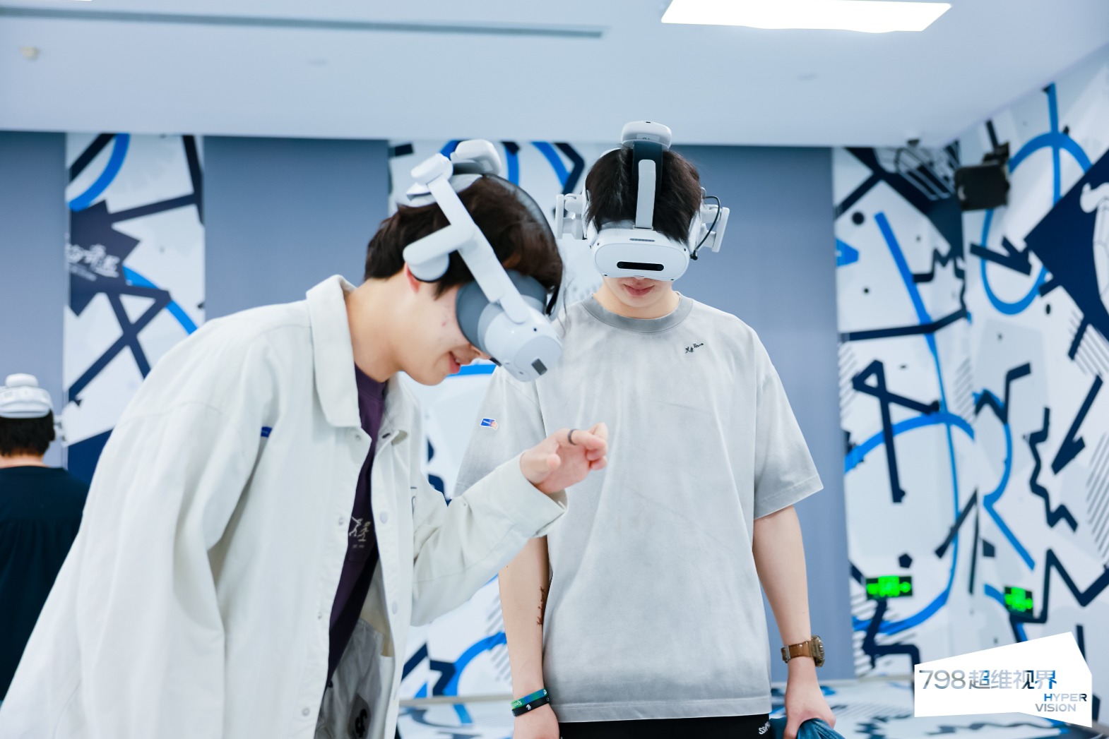 3500平米超大VR院线开业，VR电影迈出落地第一步_VR陀螺