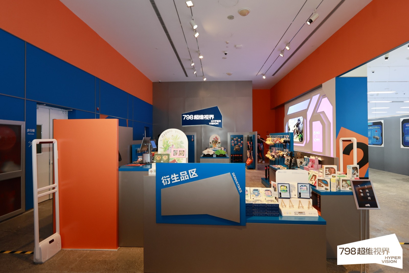 3500平米超大VR院线开业，VR电影迈出落地第一步_VR陀螺